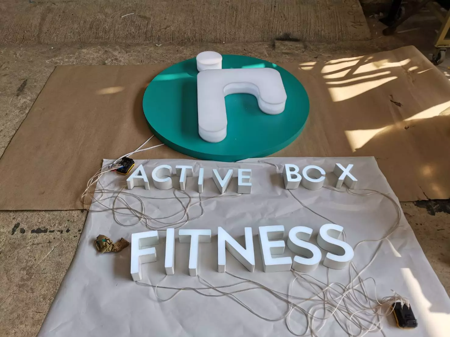 ป้ายอาคารฟิตเนส ACTIVE BOX ป้ายไฟบนอาคาร ออกแบบ ติดตั้ง งานครบวงจร