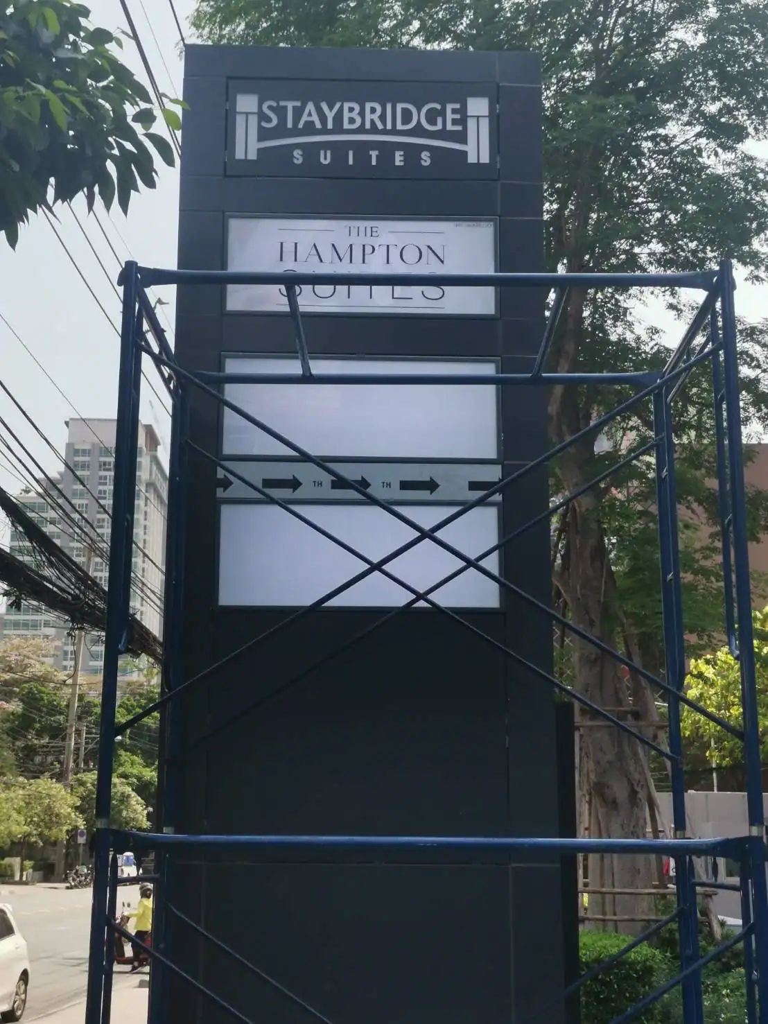 ป้ายทาวเวอร์ tower sign pylon sign staybridge รับทำป้ายทุกชนิด มีประกัน ...