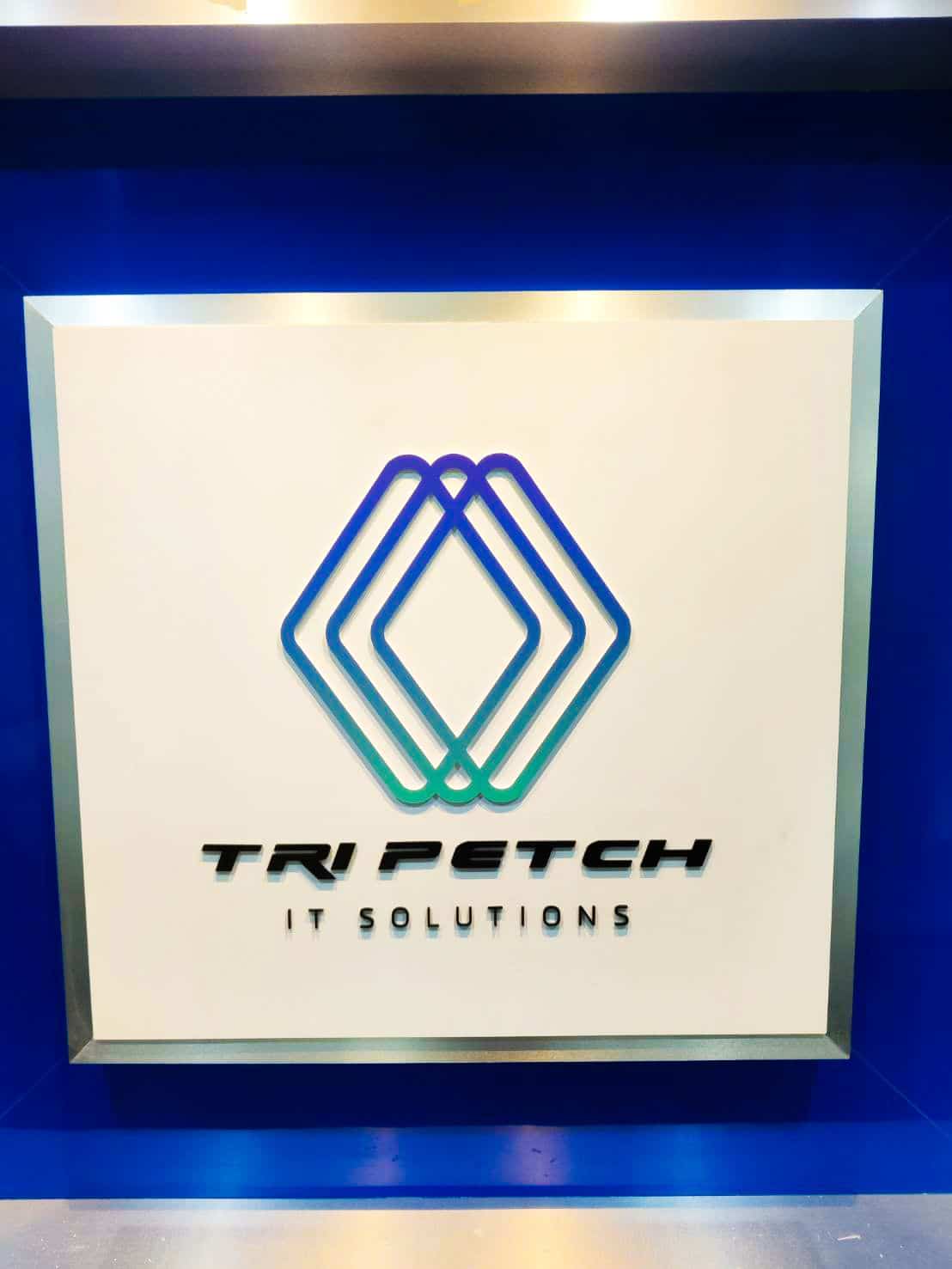 ป้ายอะคริลิค Tri Petch